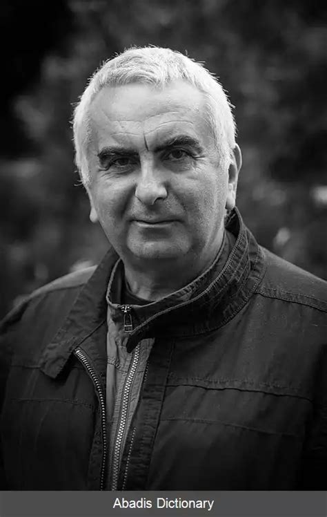 تونینو بناکوئیستا معنی در دیکشنری آبادیس