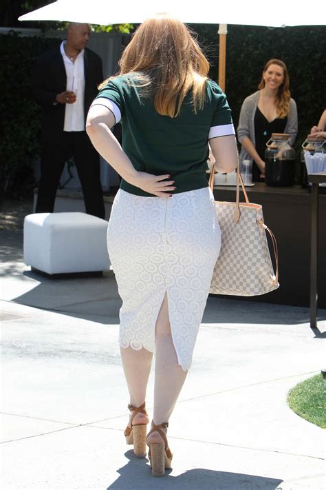 Bryce Dallas Howard Loves To Show Off That Fat Ass Scrolller