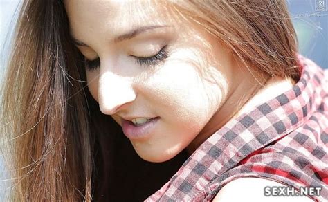 Мужик прокатился с классной девкой на авто и отодрал ее в поле Pic Мужик прокатился с классной девкой на авто и отодрал ее в поле Pic