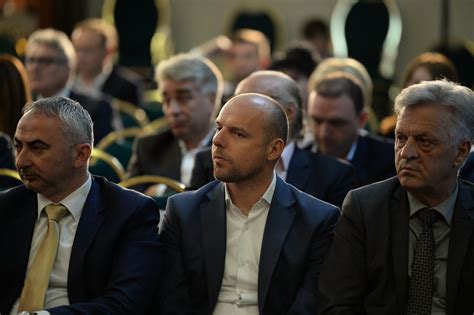 Влада на Република Северна Македонија