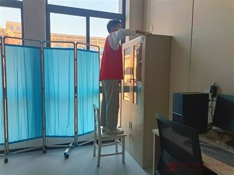 我为同学做件事大家一起做志愿者 郑州工业应用技术学院 医学院