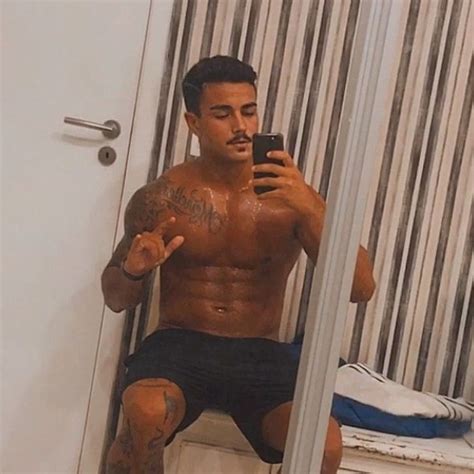 Yuri Meirelles é O Modelo De 23 Anos Que Gravou Cena De Sexo Oral Com