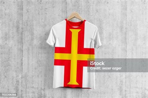 건지 국기 T 셔츠 옷걸이 의류 생산을 위한 팀 유니폼 디자인 아이디어 내셔널 웨어 T 셔츠에 대한 스톡 사진 및 기타 이미지 T 셔츠 경쟁 경쟁자 Istock