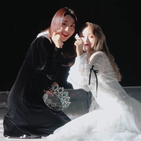 ปักพินในบอร์ด Loona ในปี 2024