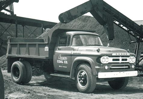 Dodge D700
