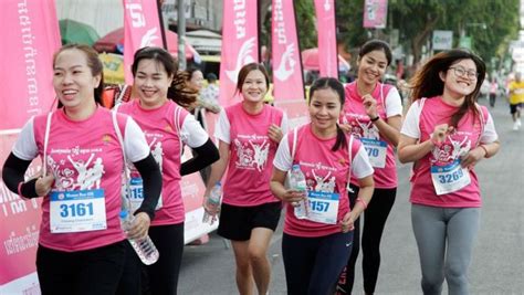 មនុស្ស១៥០០នាក់ចូលរួម«រត់ប្រណាំងនៅសួនច្បារមុខវត្តបទុមអបអរទិវាសិទ្ធិនារី សុីសុីថាមស៍