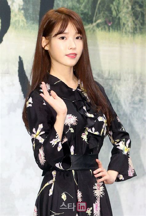 아이유 “11월 1일 신곡 연기…개인적 시간 필요”