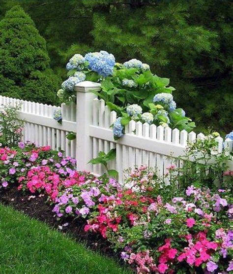Lovely Border At A Fence Garden Paths Pinterest Fences Gardens