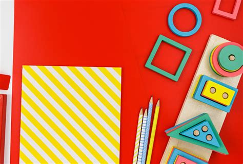 빨간색 배경에 여러 가지 빛깔의 나무 블록 트렌디 한 퍼즐 장난감 기하학적 모양 사각형 원 삼각형 사각형 유치원 유치원 또는 보육원을위한 교육 장난감 학교로 돌아가기 0명에