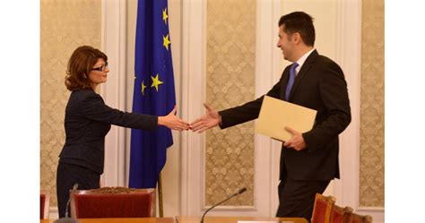 Десислава Атанасова се сбогува с Промяната