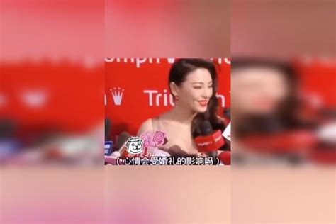 插播一个张雨绮扇汪小菲后的媒体采访视频，此时张雨绮23岁。姐姐好拽，23岁就已经叱咤风云张雨绮汪小菲姐姐