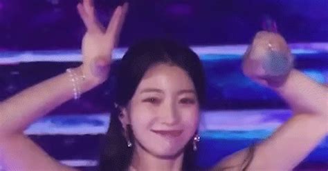 오마이걸 유빈 패치 노출wow