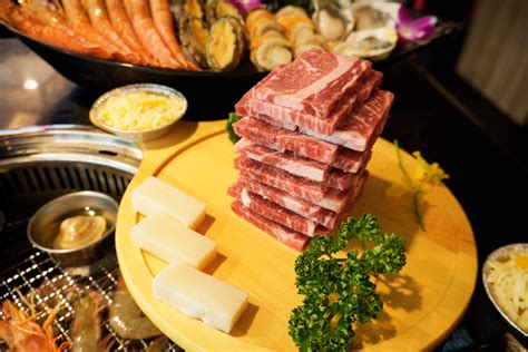 身分證有「2、0、4」任二碼免費狂嗑螃蟹、和牛、烏魚子！12月餐廳吃到飽優惠總整理女人我最大