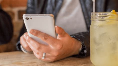 How To Hide Notifications On The Lock Screen On Android Tech Advisor