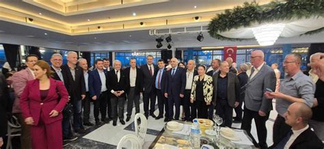 Джевдет Чакъров и Ерол Мюмюн на обща трапеза с 800 изселници в Бурса