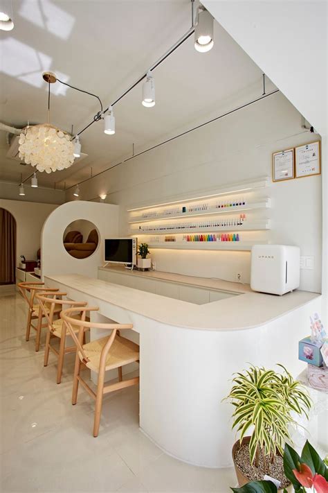 화이트우드톤 8평 소형 네일샵 인테리어 추천 Nail Salon Decor Nail Salon Design Salon Interior Design