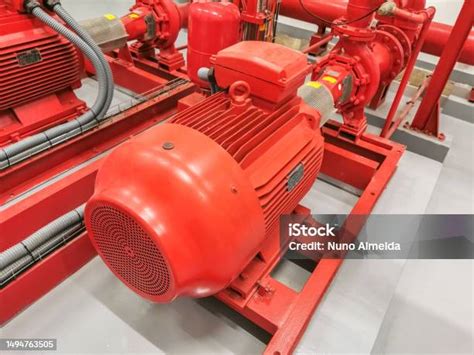 산업용 전기 구동 워터 펌프 및 파이프에서 볼 수 있는 이 펌핑 그룹은 건물 화재 스프링클러 및 소방 릴을 위한 물 주입 역할을 합니다 산업용 전기 구동 펌프 보기 0명에