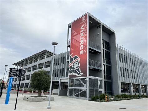 After Years Of Declining Enrollment Calif Community Colleges Are