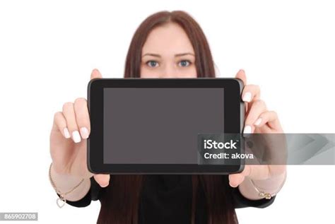 타블렛 디스플레이 응용 프로그램을 보여주는 웃는 학생 십 대 소녀 개인 장식품에 대한 스톡 사진 및 기타 이미지 개인 장식품 단일 객체 데스크탑 컴퓨터 Istock