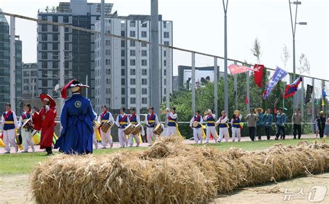 영산줄다리기 앞두고 풍물패의 길놀이 뉴스1