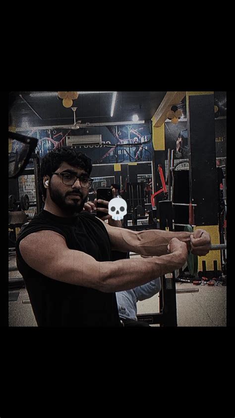 Vidit Tyagi Samjho Radha 🦚💗 Krishna Harekrishna Radhakrishna