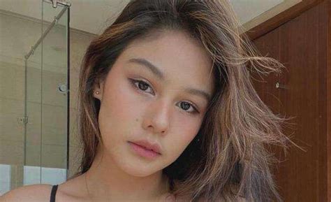 Artis Kelihatan Makin Cantik Karena Tahi Lalat Yang Menghiasi Wajahnya