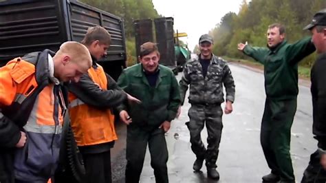 Дорожники отдыхают - YouTube