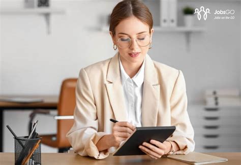 Senior Associate Là Gì Cập Nhật Mức Lương Mới Nhất 2024 Jobsgo Blog