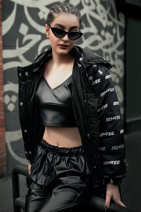 How To Dress Like A Badass Girl 22 Outfits And Tips Panaprium