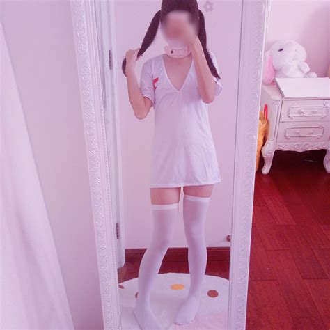 工口小妖精 双马尾白丝护士装cos写真 拍照片