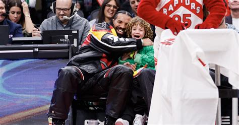 Drake And Adonis At A Toronto Raptors Game Photos Ps Celebrity