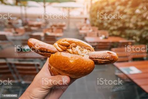 소세지에 케첩과 겨자 전통적인 독일 핫도그 길거리 음식과 패스트푸드 가공육에 대한 스톡 사진 및 기타 이미지 가공육 감정가 거리 Istock