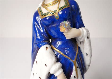 Proantic German Porcelain Statue Passau Bavaria Queen Middle Age Crow