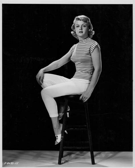 6 Stunning Photos Of Angela Lansbury When She Was Young