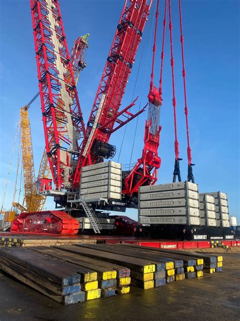 Mammoet Takes Delivery Of Lr12500 Crawler Crane Equipment And Contracting