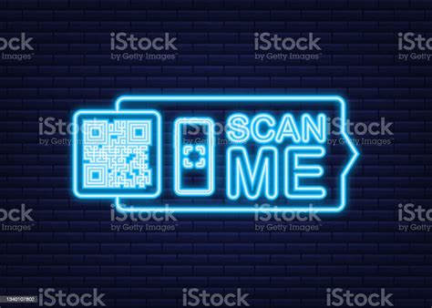 스마트 폰에 대한 Qr 코드 비문은 스마트 폰 아이콘으로 나를 스캔합니다 지불을 위한 Qr 코드입니다 네온 아이콘 벡터 그림입니다 Brand Name Smart Phone에