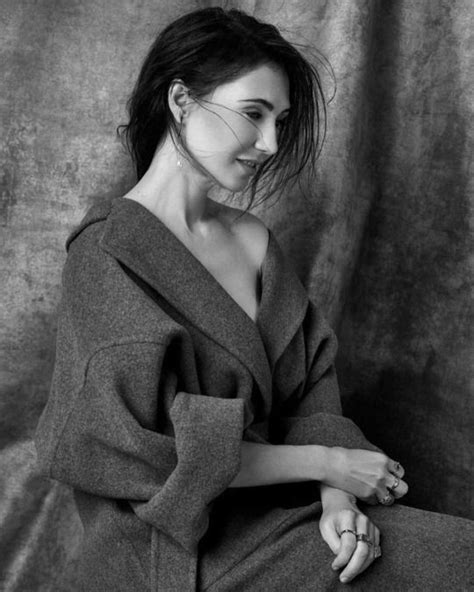 Pin By Αλεξάνδρα Λεονάρδου On Black And White Stars Photoshoot Carice