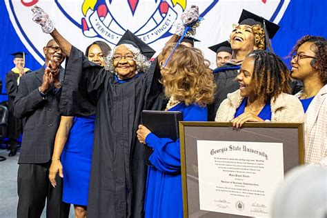 90세 할머니가 조지아 주립대서 받은 특별한 학위 애틀랜타 중앙일보