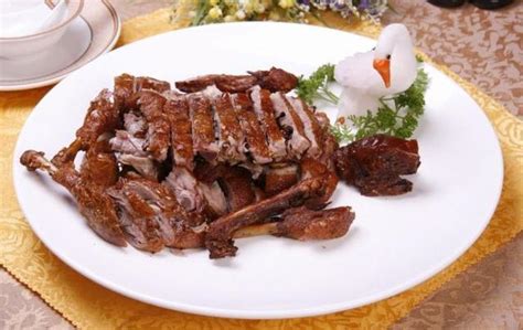 百年名菜樟茶鴨，香味獨特，皮酥肉嫩，吃過的人都說好 每日頭條