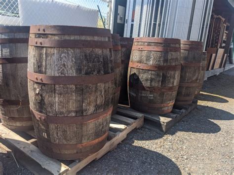 Barils De Whisky En Chênes Reves Et Jardins