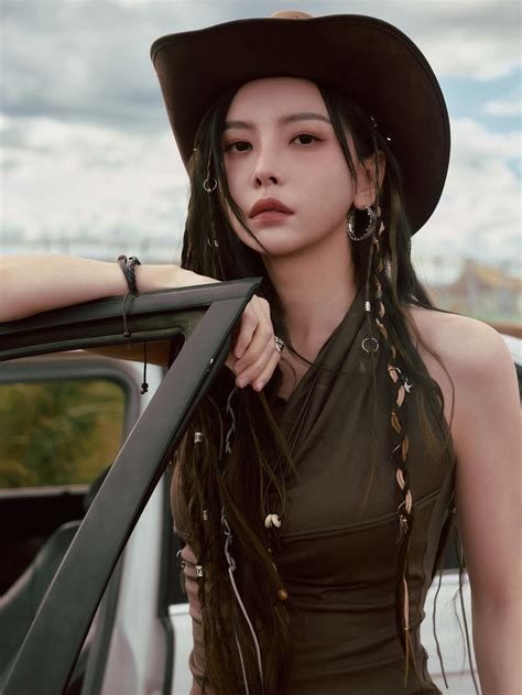 Kelly于文文 Kellyyuwenwen • Instagram Photos And Videos