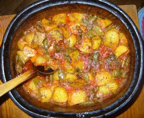 Постен гювеч вкусна рецепта за любители на ястие със зеленчуци