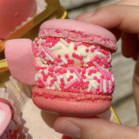 กินหนม กินหนม Added A New Photo