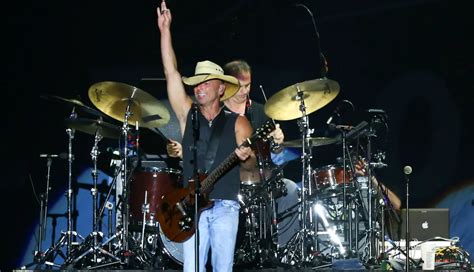Kenny Chesney Adds A Dj Vows To Make Each Show Different In Las Vegas