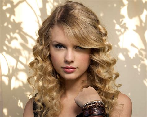 Celebritylifestyle Taylor Swift American Singer