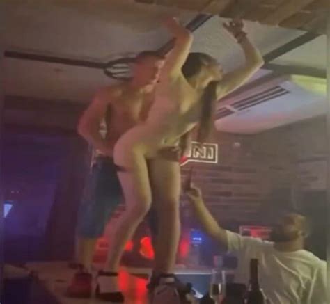 【動画】飲み屋で酔っ払いすぎた女の子、公開sexしてしまう ポッカキットポッカキット