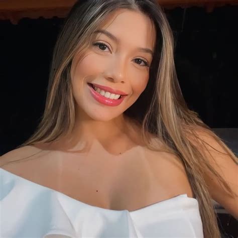 Isabella Gomes Isbellagomess • Threads Say More