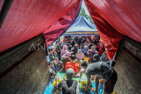 Distribusi Beras Sphp Di Bogor Antara Foto
