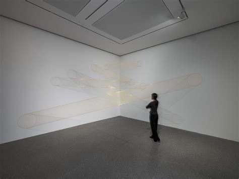 황금빛 실로 만든 찬란한 빛의 기둥 매일경제