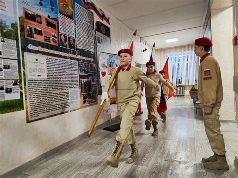 Утро понедельника и мы вновь на торжественной церемонии выноса Государственного флага